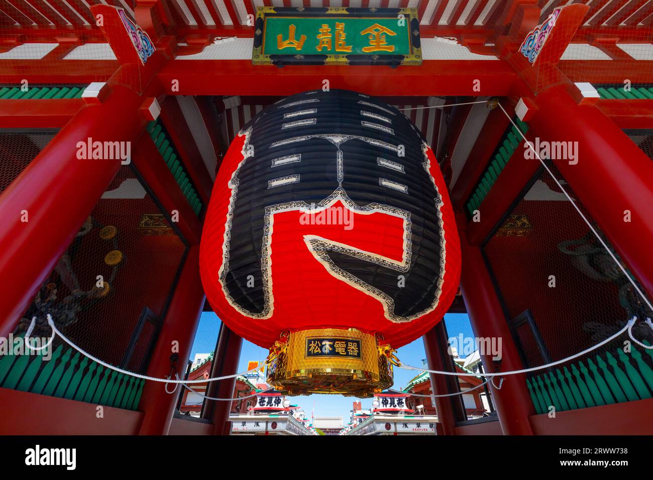 Senso-ji Temple Kaminarimon (Thunder Gate Stock Photo - Alamy