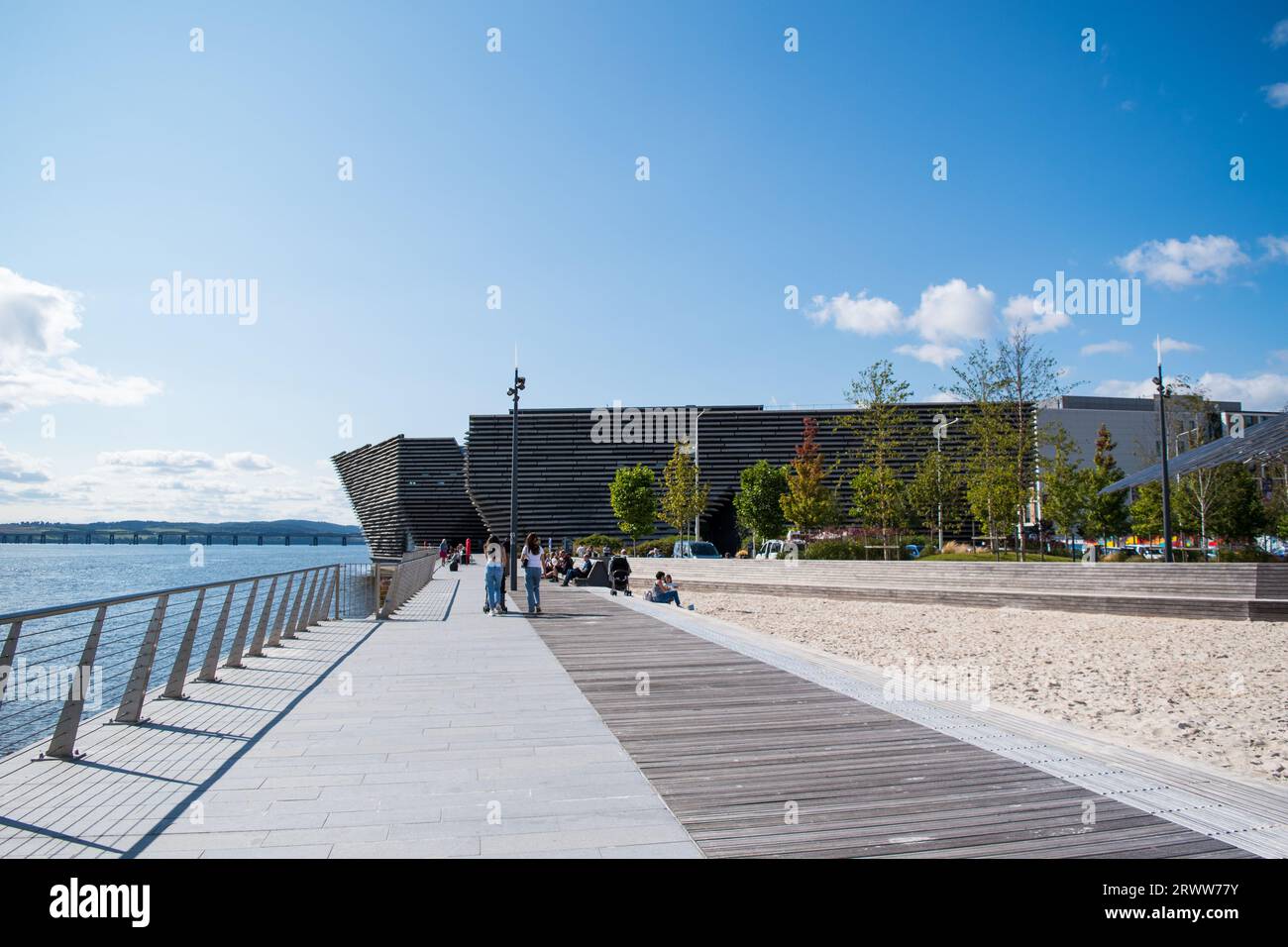 Dundee waterfront development project hi-res stock photography and ...