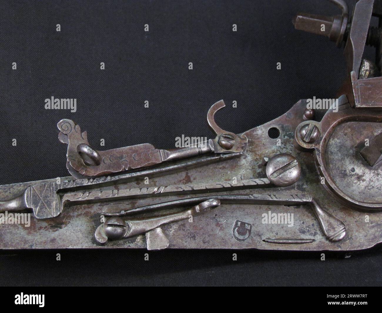 Combination wheellock flintlock mechanism. AF*43440 Stock Photo - Alamy