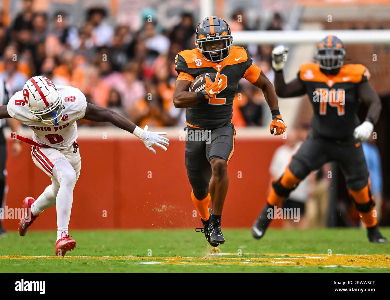 KNOXVILLE, TN - SEPTEMBER 09: Tennessee Volunteers running back Jabari ...