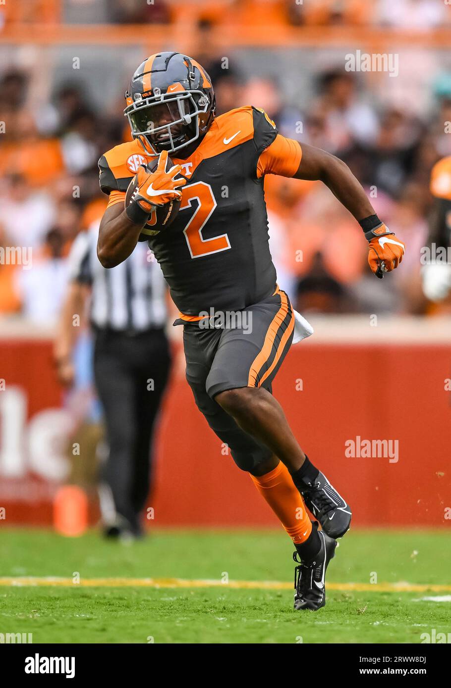 KNOXVILLE, TN - SEPTEMBER 09: Tennessee Volunteers running back Jabari ...