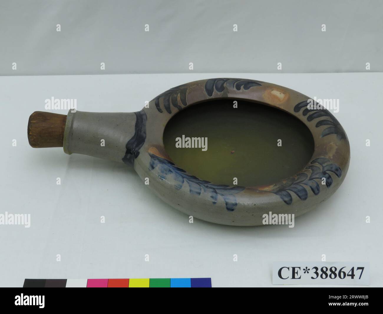 Chamber_pot hi-res stock photography and images - Alamy
