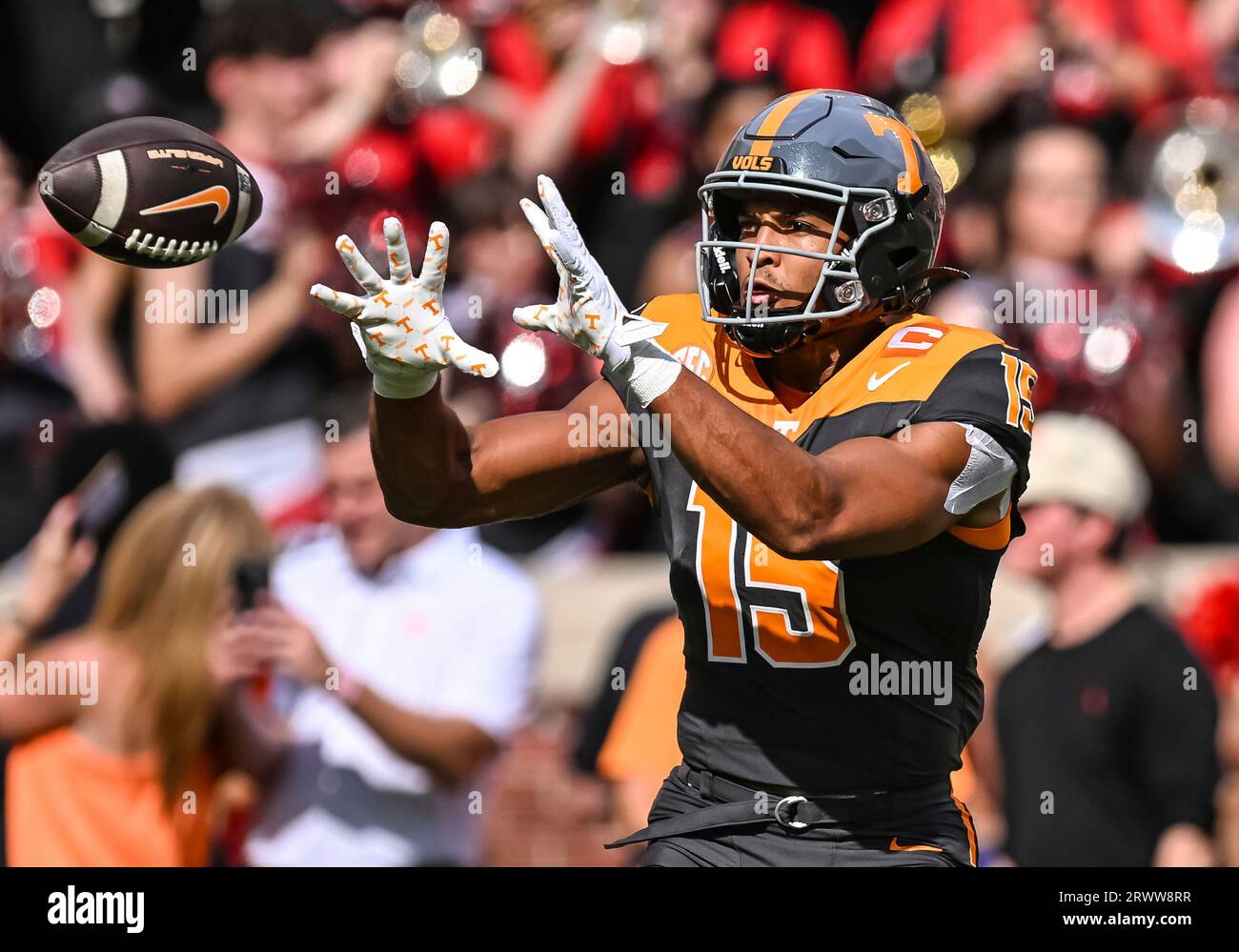KNOXVILLE, TN - SEPTEMBER 09: Tennessee Volunteers wide receiver Bru ...