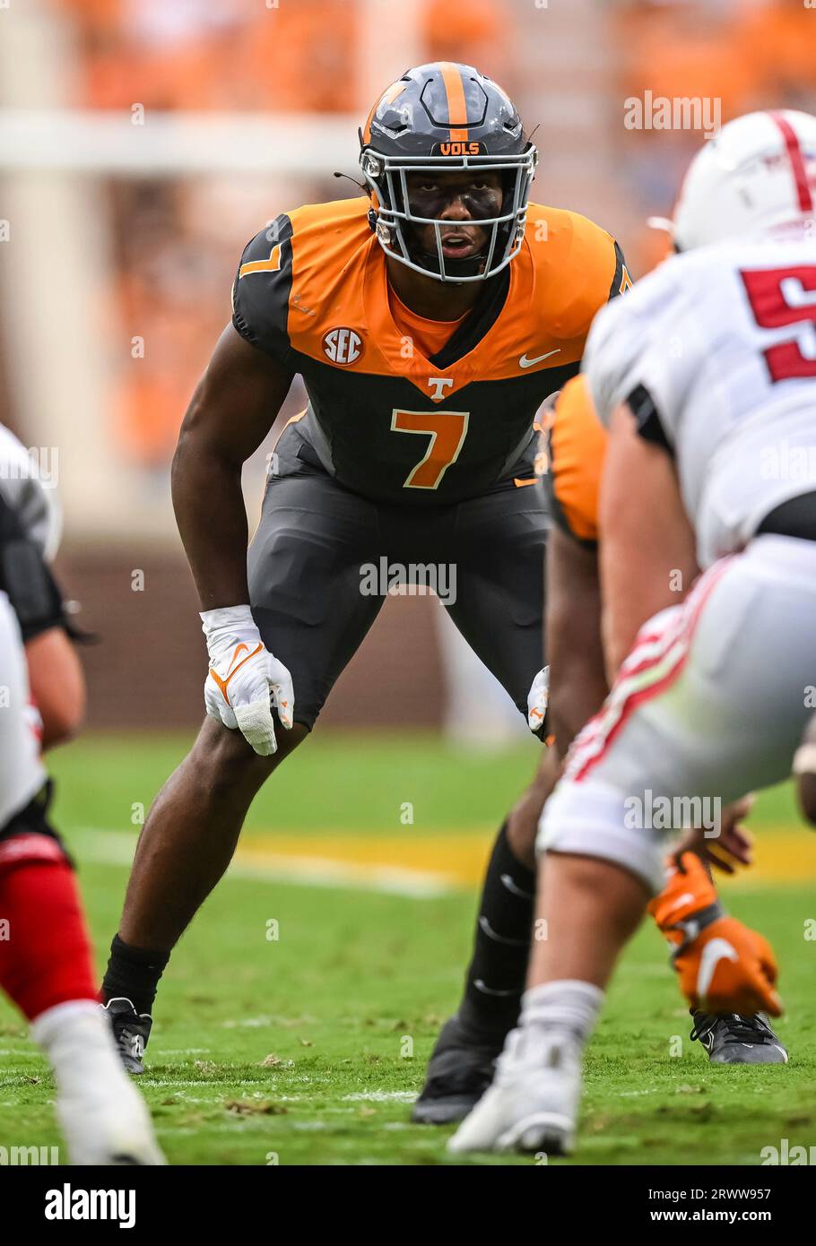 KNOXVILLE, TN - SEPTEMBER 09: Tennessee Volunteers linebacker Arion ...