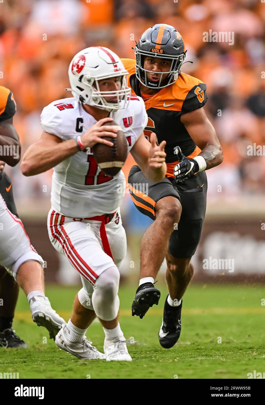 KNOXVILLE, TN - SEPTEMBER 09: Tennessee Volunteers linebacker Aaron ...