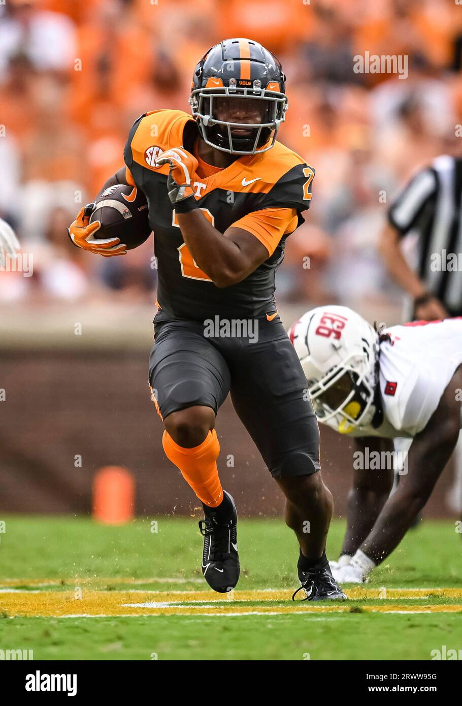 KNOXVILLE, TN - SEPTEMBER 09: Tennessee Volunteers running back Jabari ...