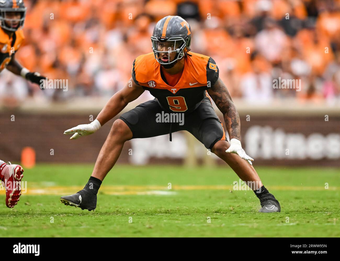 KNOXVILLE, TN - SEPTEMBER 09: Tennessee Volunteers defensive lineman ...