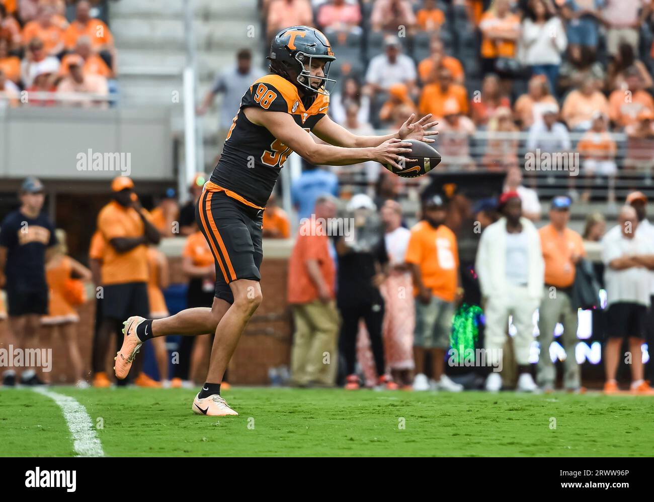 KNOXVILLE, TN - SEPTEMBER 09: Tennessee Volunteers punter Jackson Ross ...