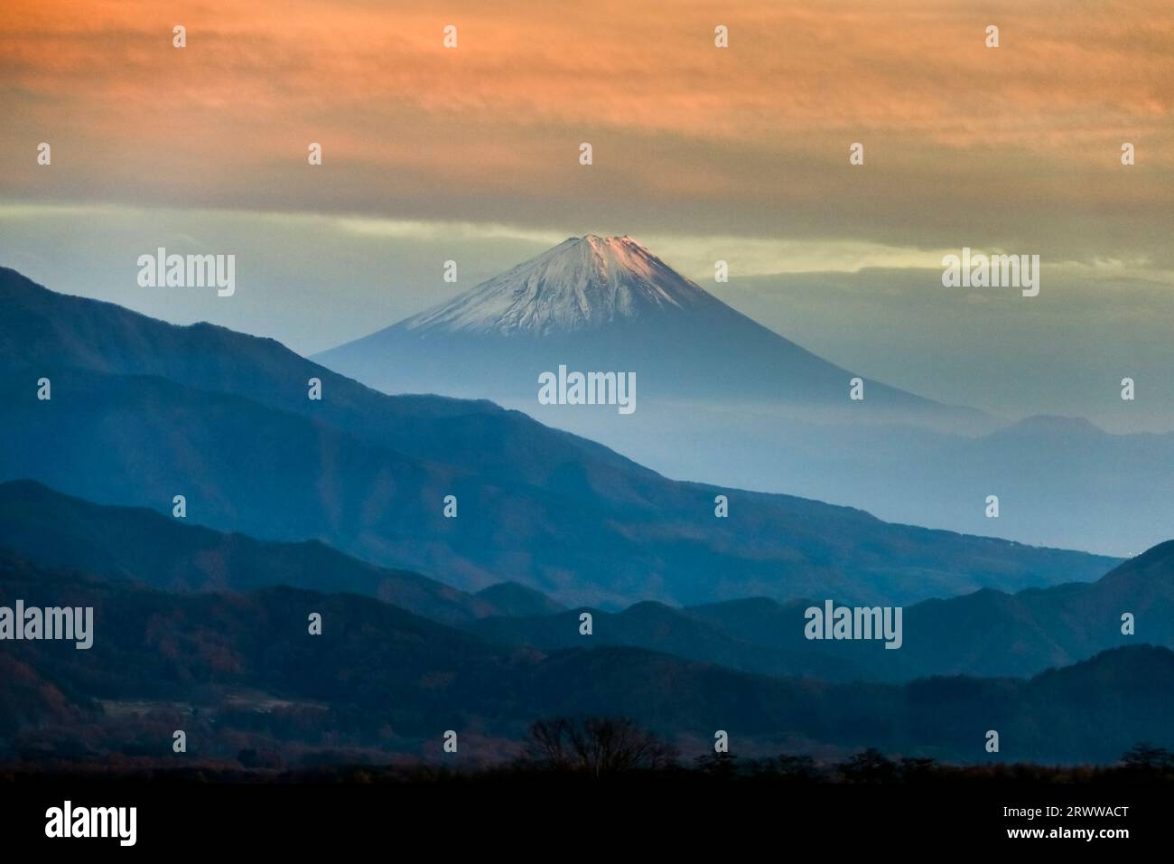 Fantastic sunset on Mt. Fuji Stock Photo - Alamy