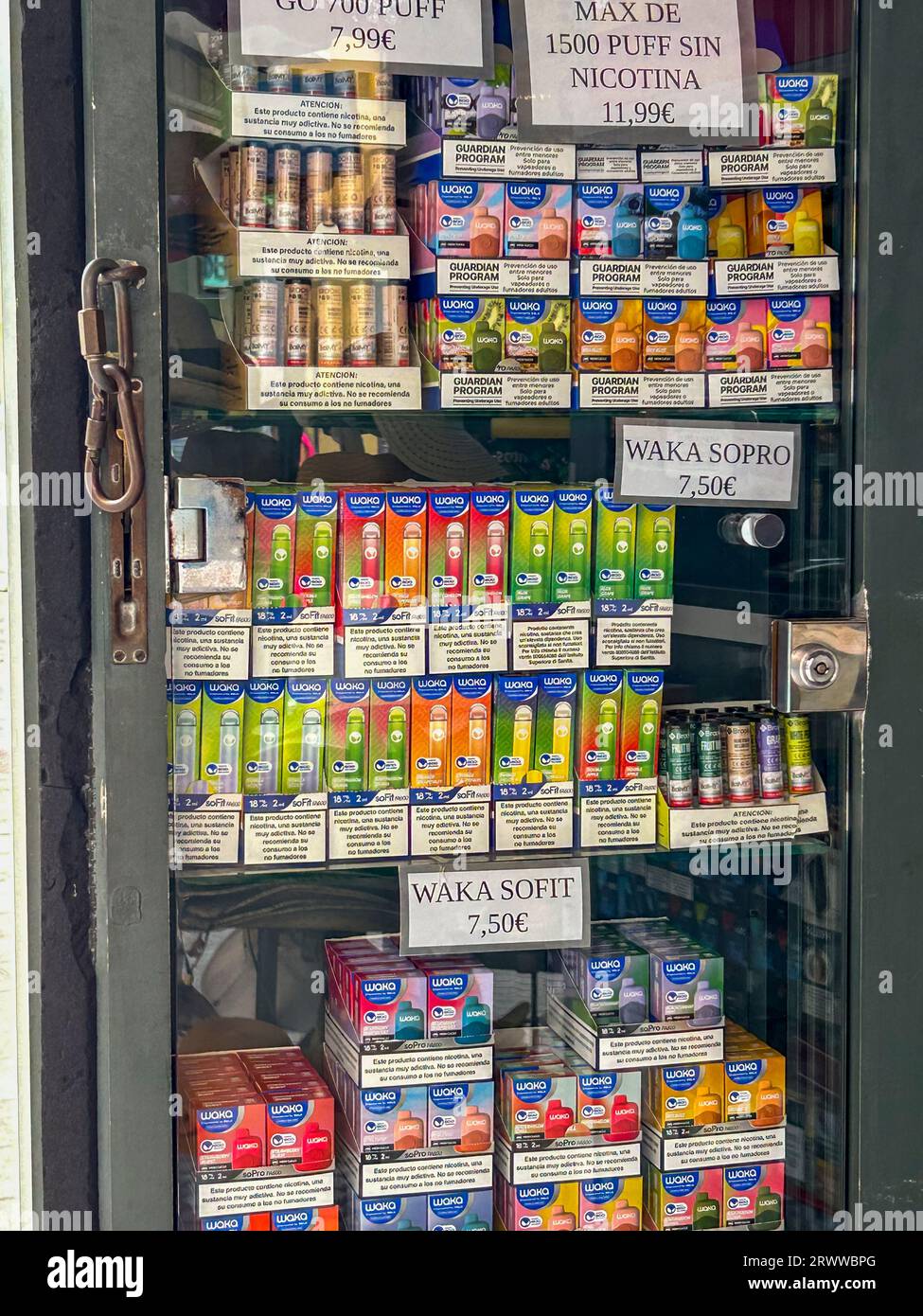 Cigarettes kiosk hi-res stock photography and images - Alamy