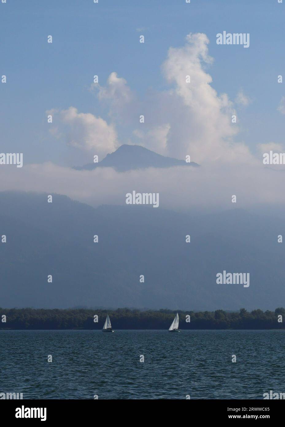 Two sailing ships hi-res stock photography and images - Alamy