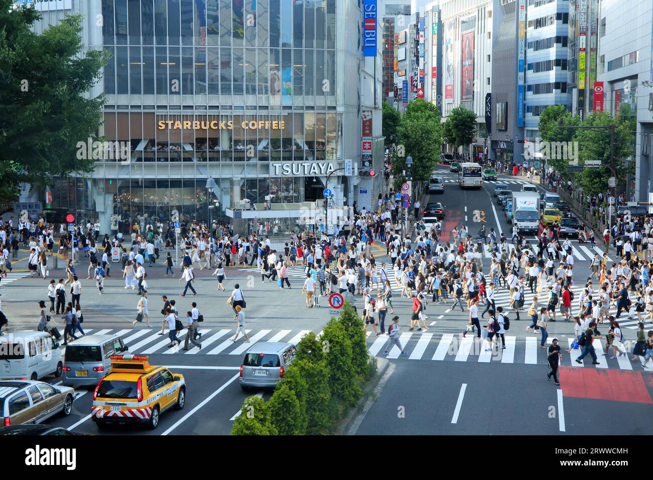 Shibuya scramble crossing Stock Photo - Alamy