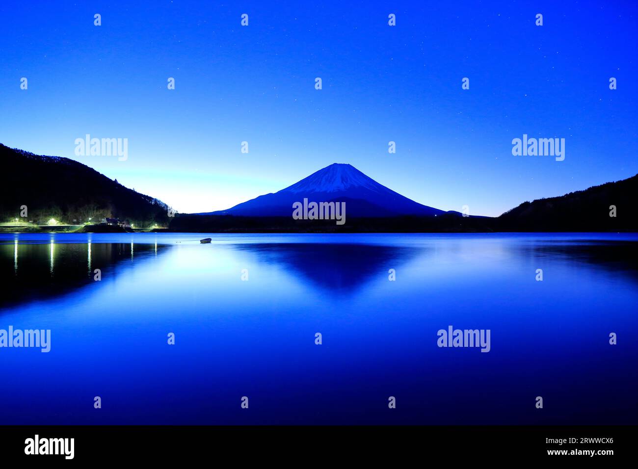 Lake Shojin at dawn and Mt. Fuji Stock Photo - Alamy