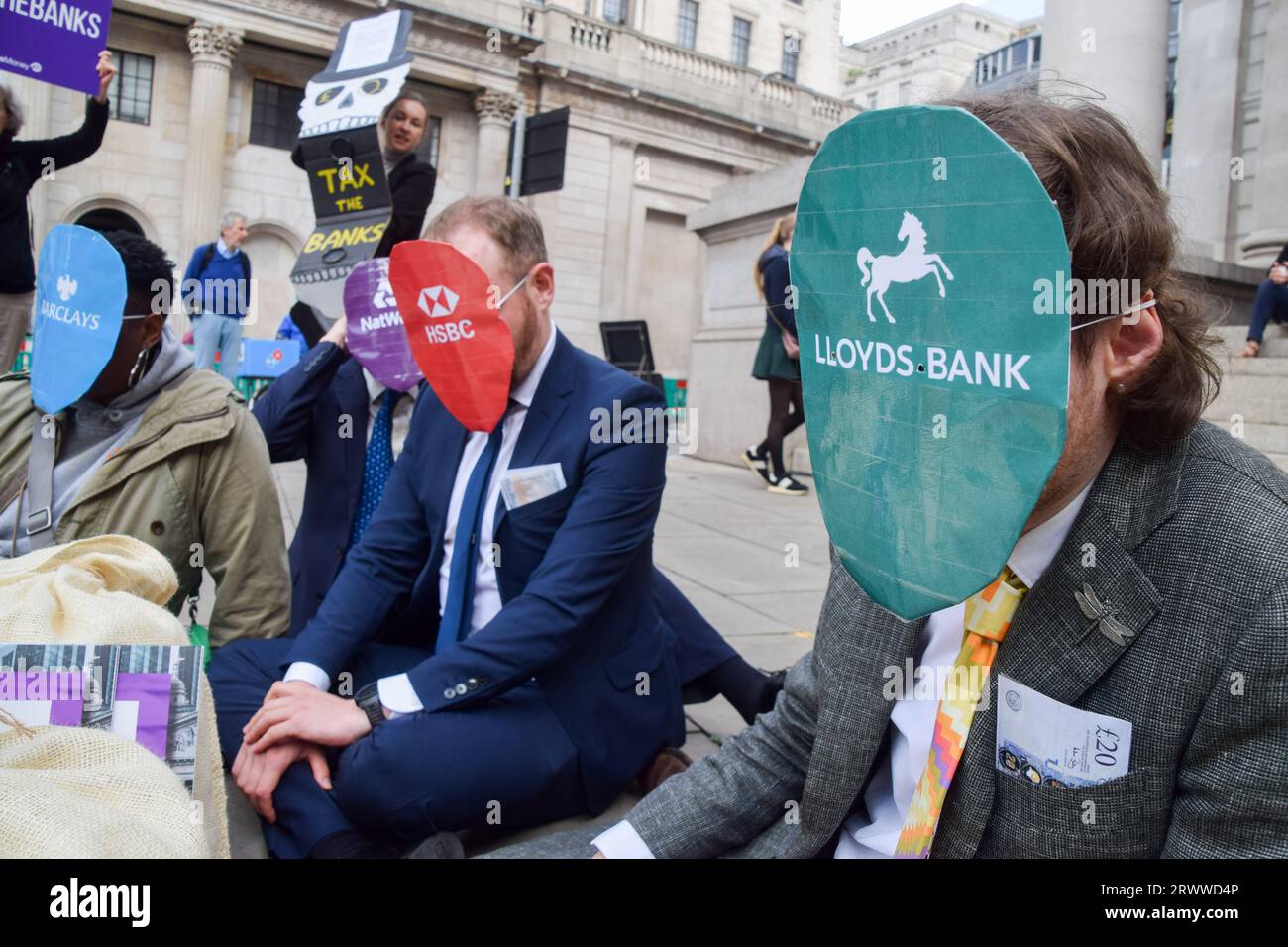 Lloyds banking group signs hi-res stock photography and images - Alamy