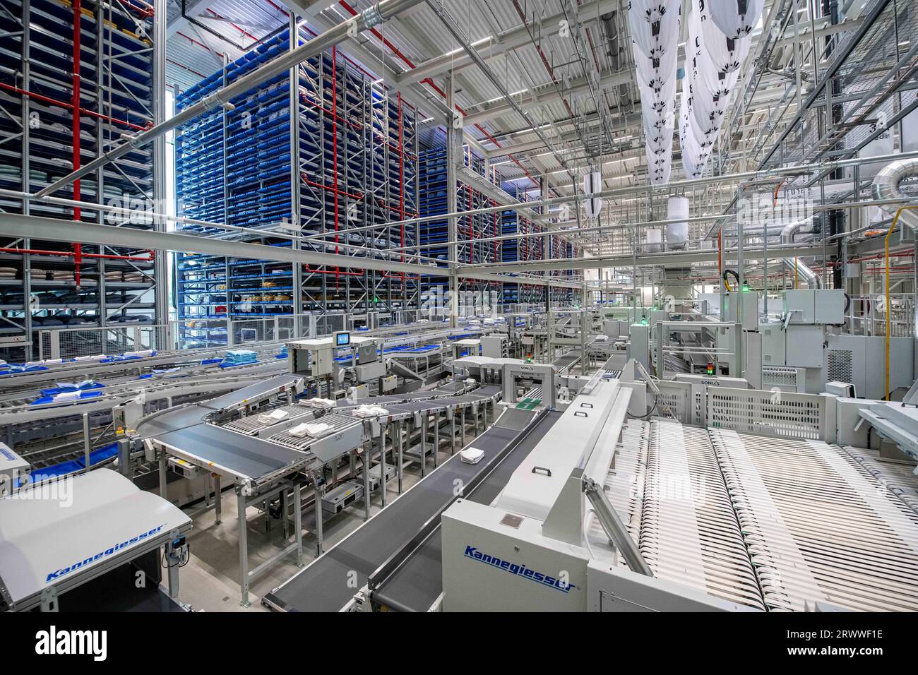 ELSLOO - Illustration image shows the industrial hall and machines ...