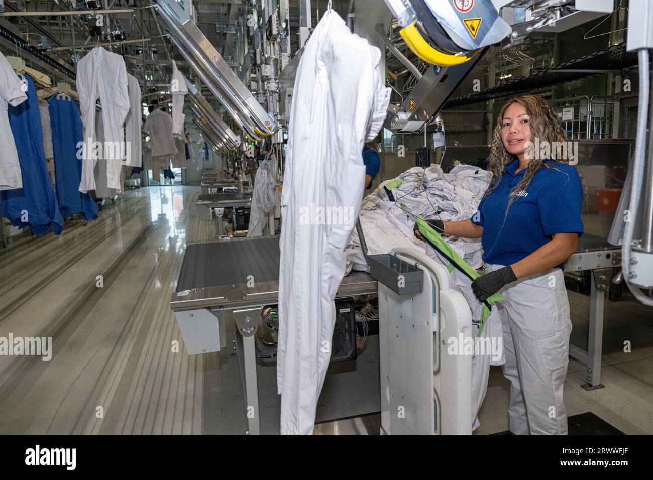 ELSLOO - Illustration image shows workers at work during the opening of ...