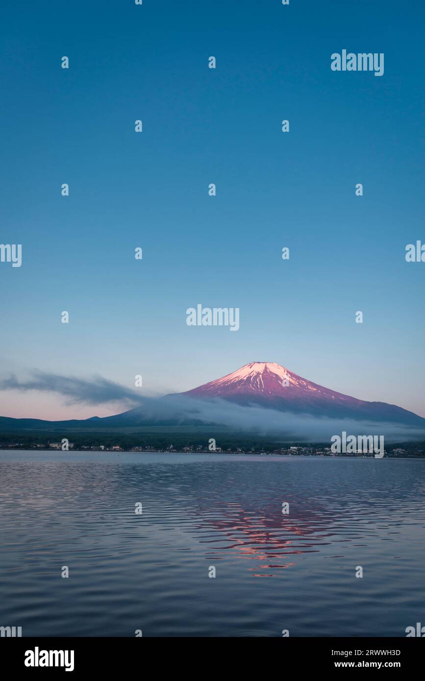Red Fuji seen from Lake Yamanaka Stock Photo - Alamy
