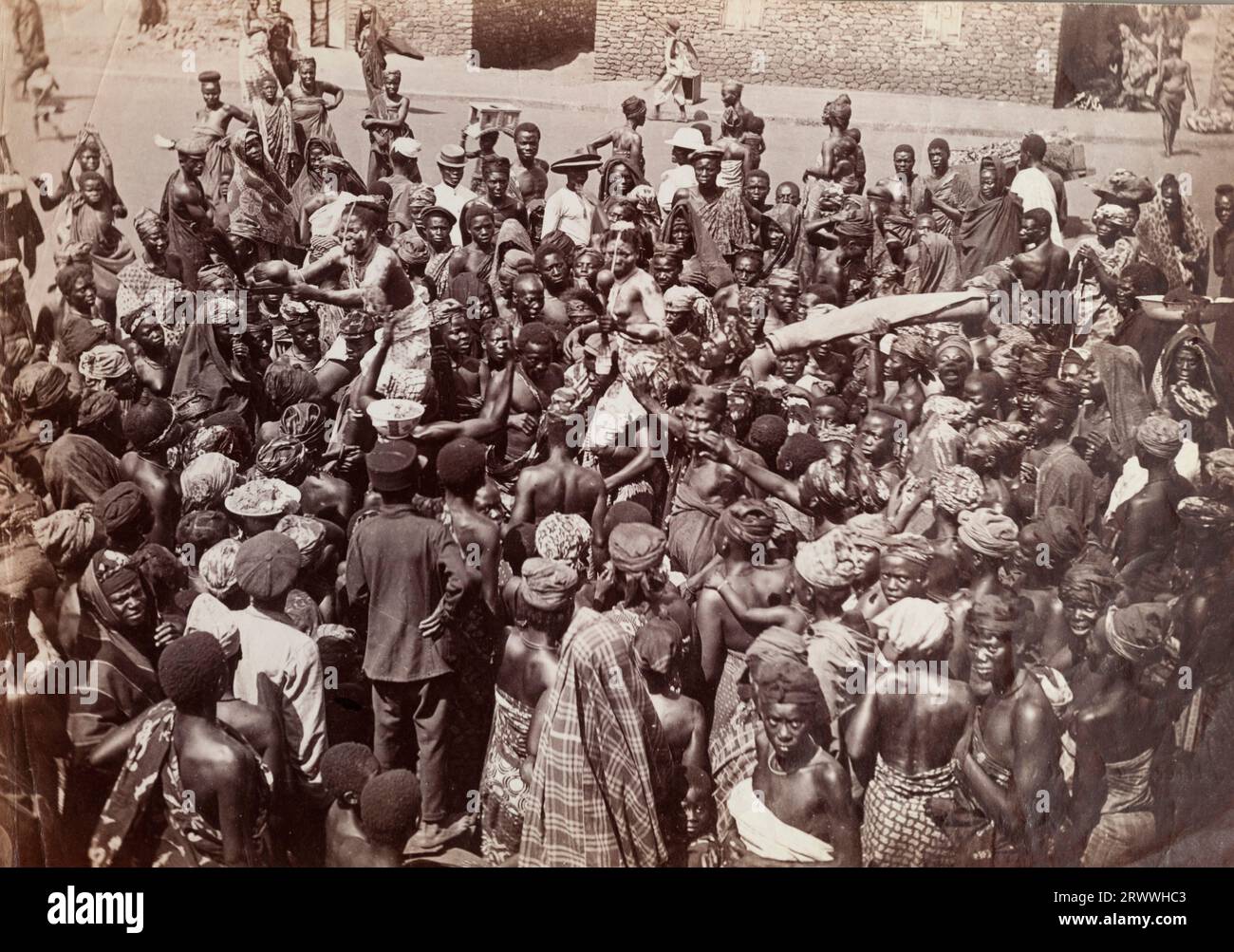 Traditional chief hi-res stock photography and images - Alamy