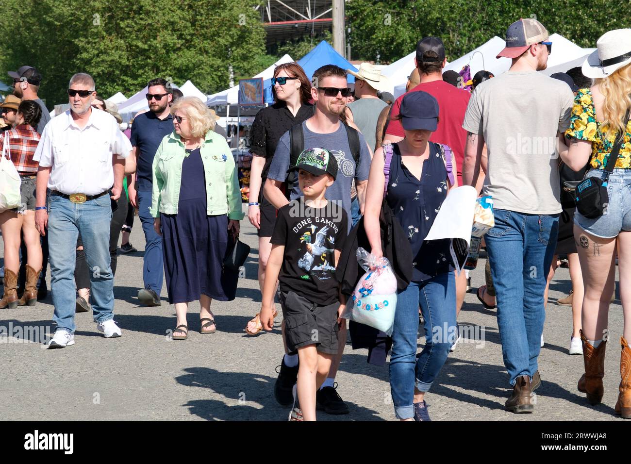 Canada amusement park ride teen hi-res stock photography and images - Alamy