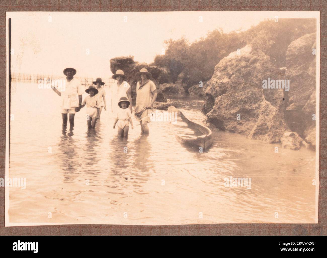 Two level roof hi-res stock photography and images - Alamy