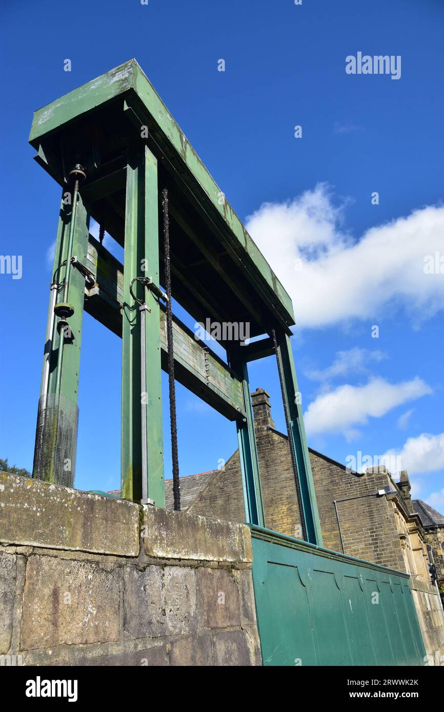 Guillotine Lock, Rochdale Canal, Todmorden, Calderdale, West Yorkshire ...