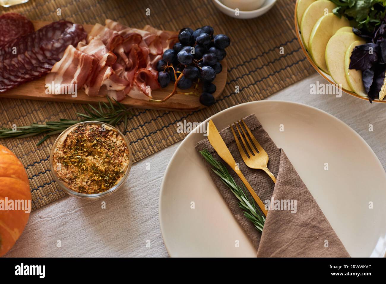 Setting pf hi-res stock photography and images - Alamy