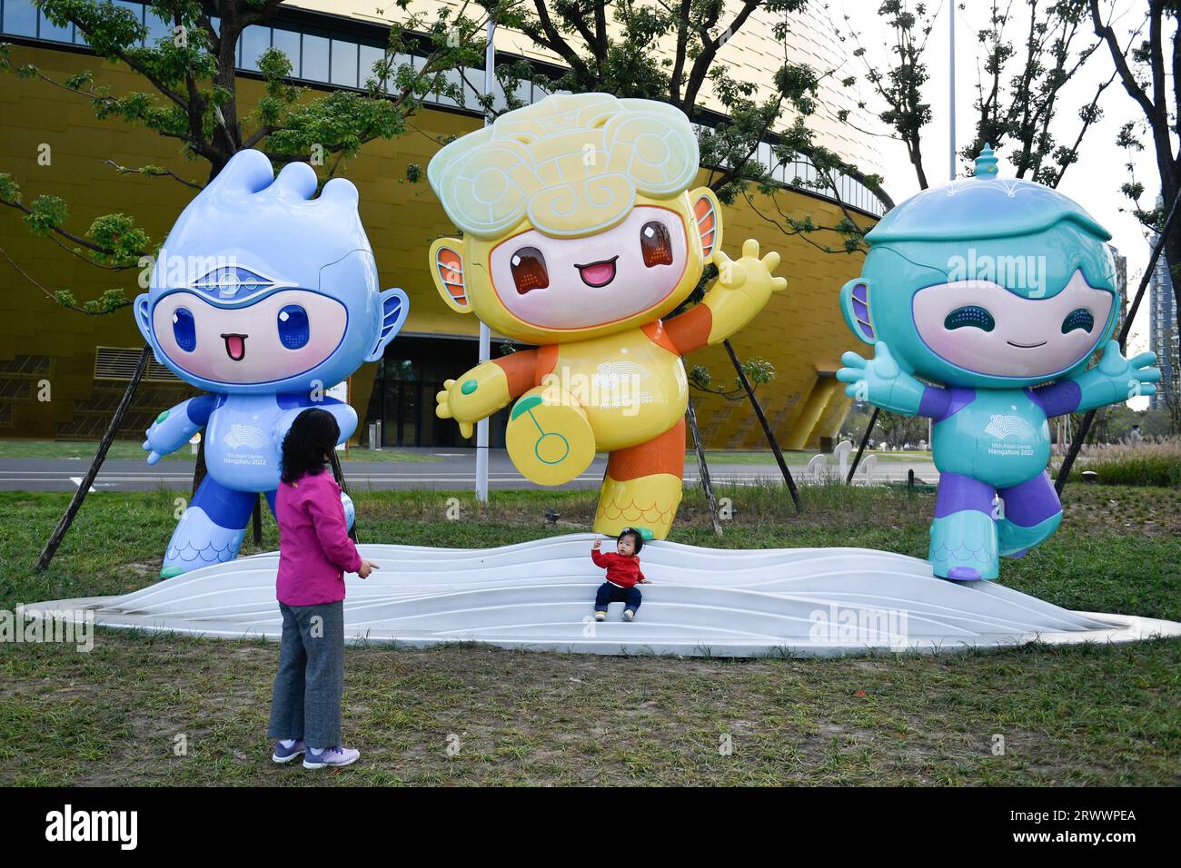 Hangzhou, China's Zhejiang Province. 9th Nov, 2021. A girl poses with ...