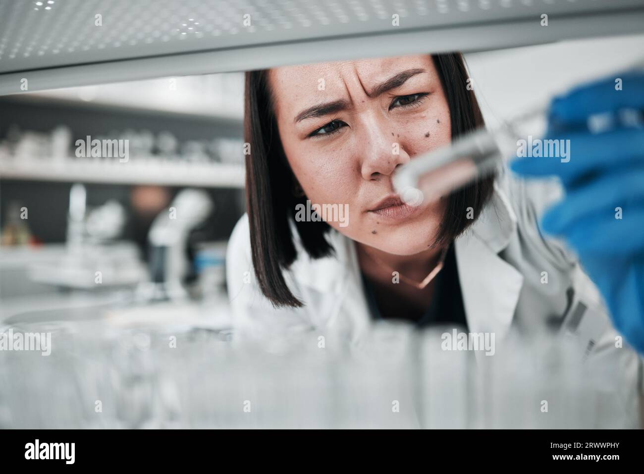 Confused woman hospital hi-res stock photography and images - Alamy