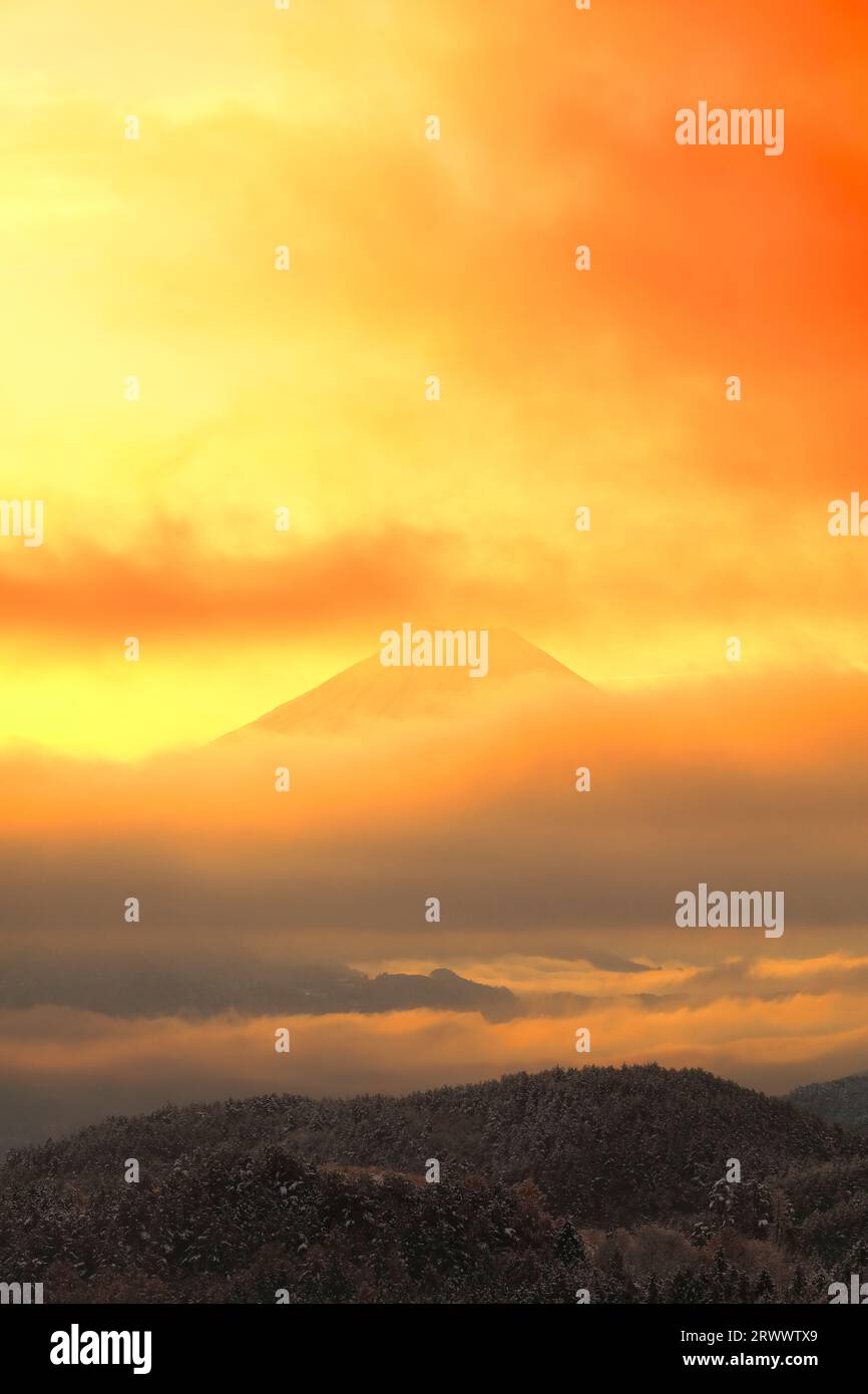 Mt fuji clouds in sky hi-res stock photography and images - Alamy