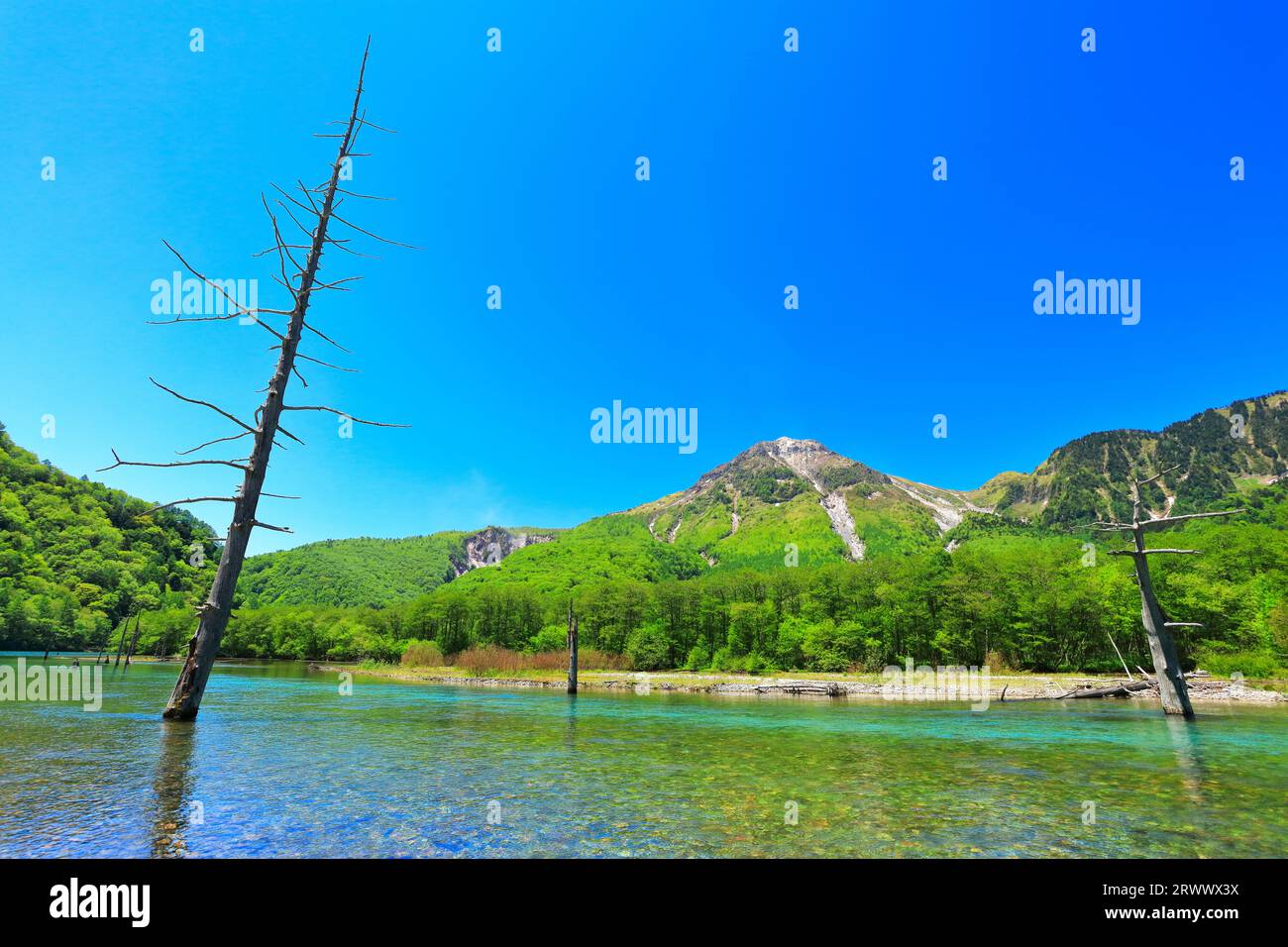 Yake-dake and clear sky from Taisho Pond, Kamikochi Stock Photo - Alamy