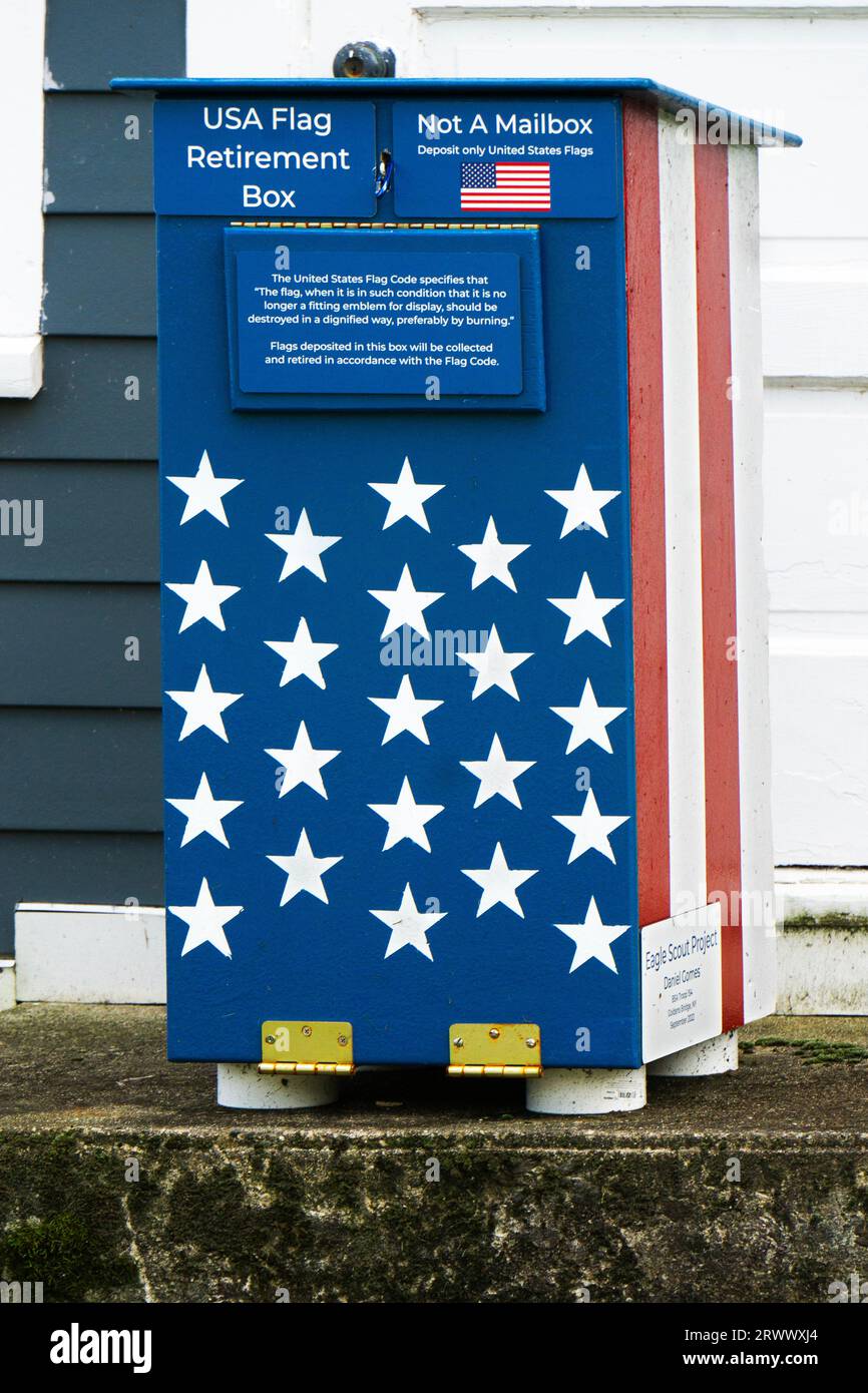 Mailbox american flag hi-res stock photography and images - Alamy