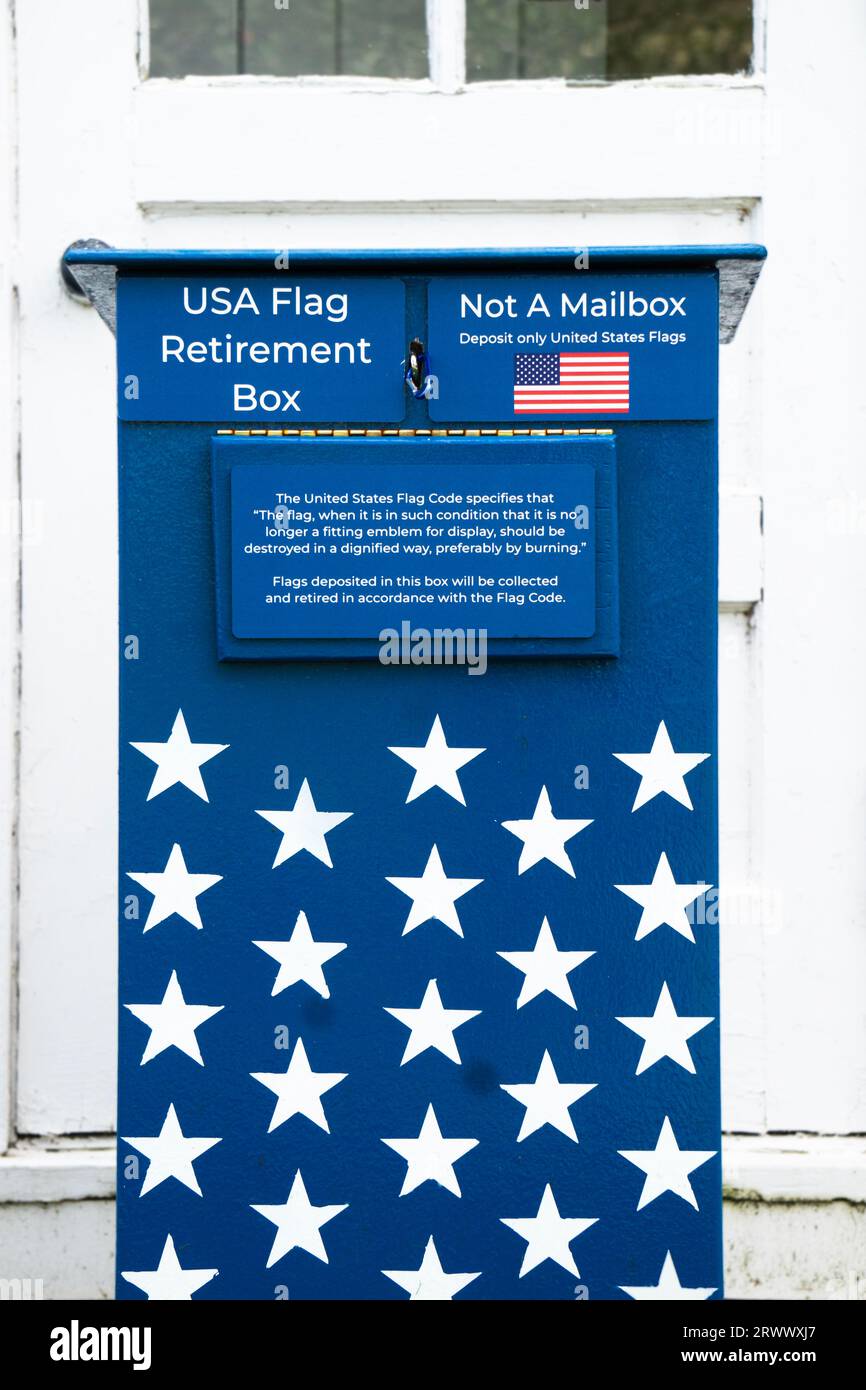 Mailbox american flag hi-res stock photography and images - Alamy