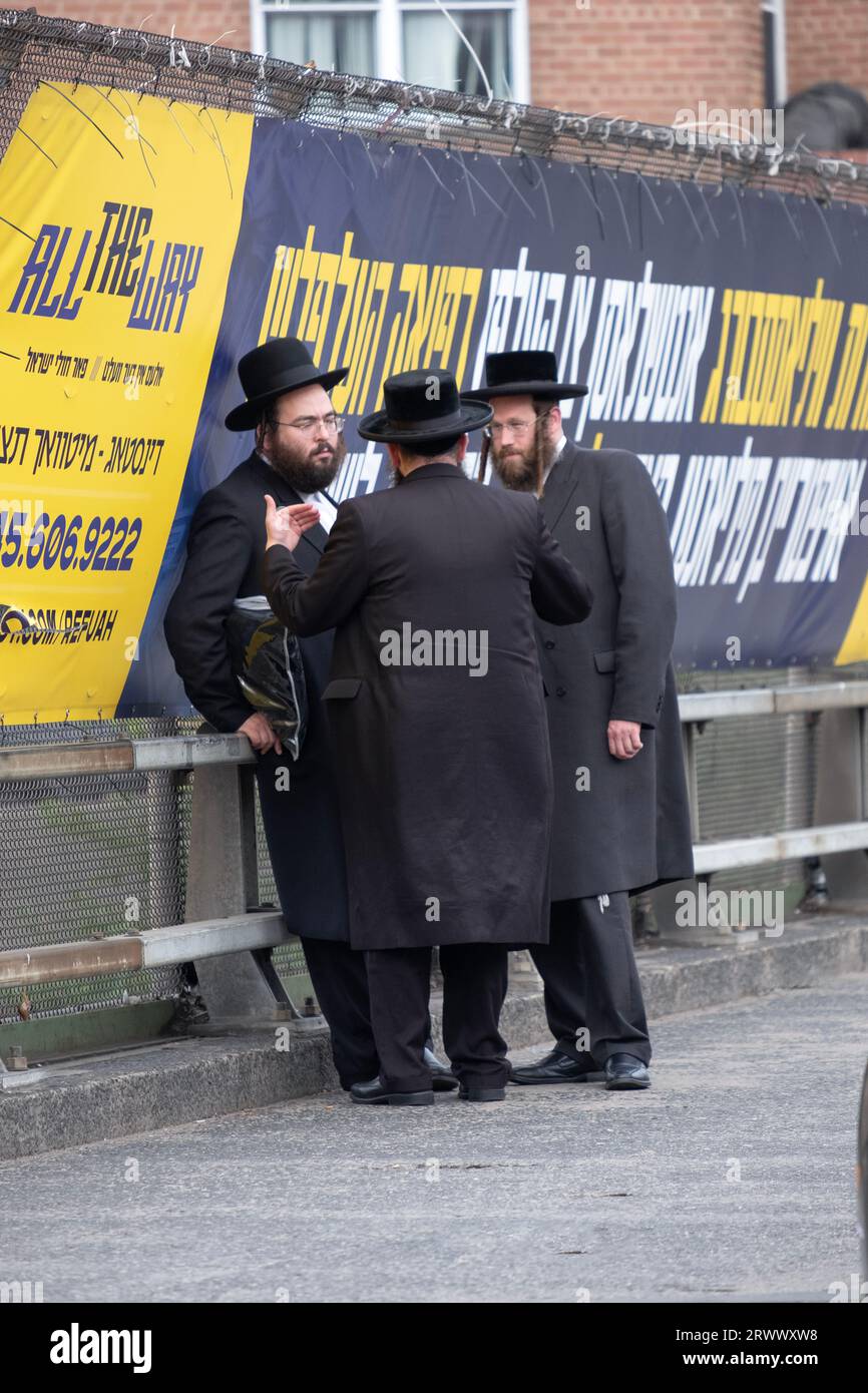 Close talkers hi-res stock photography and images - Alamy