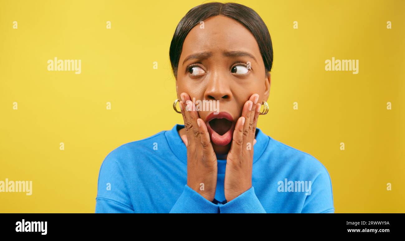 Amazed beautiful young woman hi-res stock photography and images - Alamy