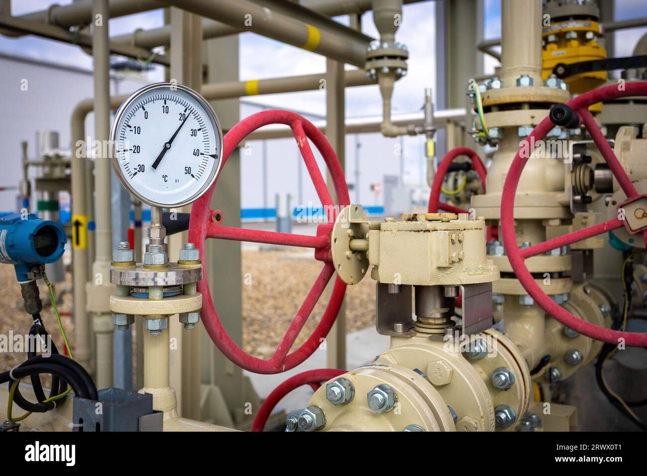 High pressure process technology hi-res stock photography and images ...