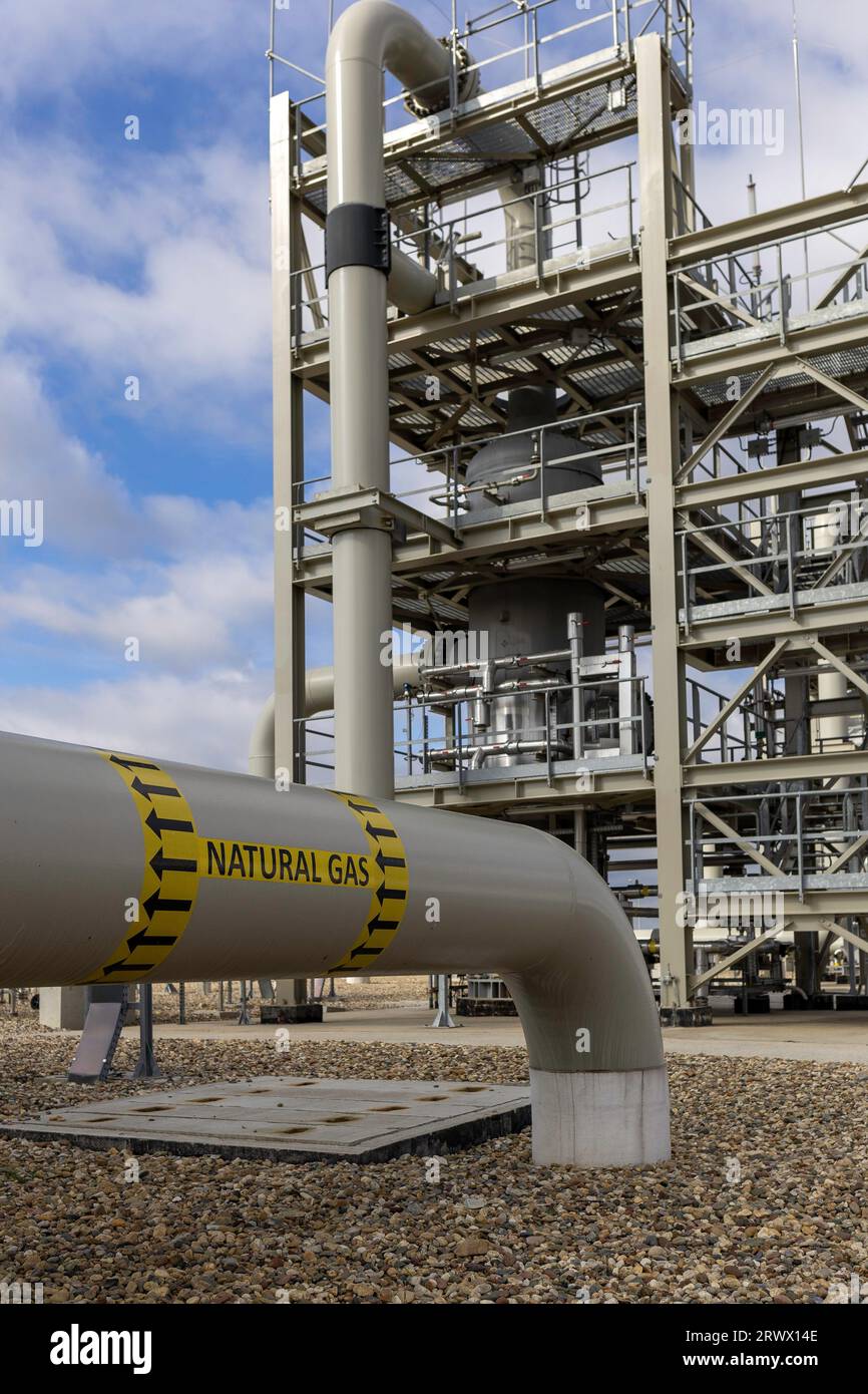Industrial plant on the main hi-res stock photography and images - Alamy
