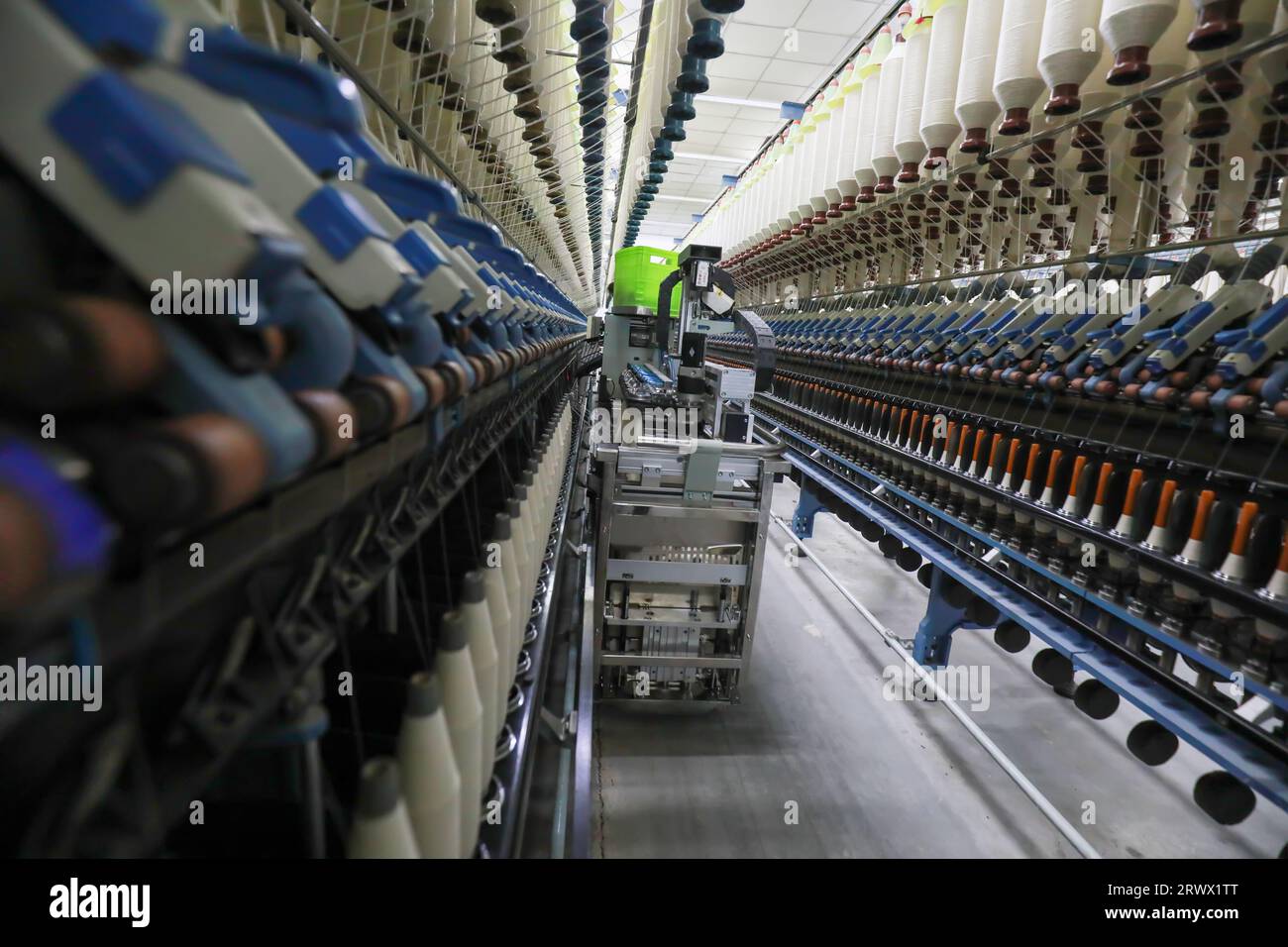 The automatic doffing robot is performing doffing operations in a ...