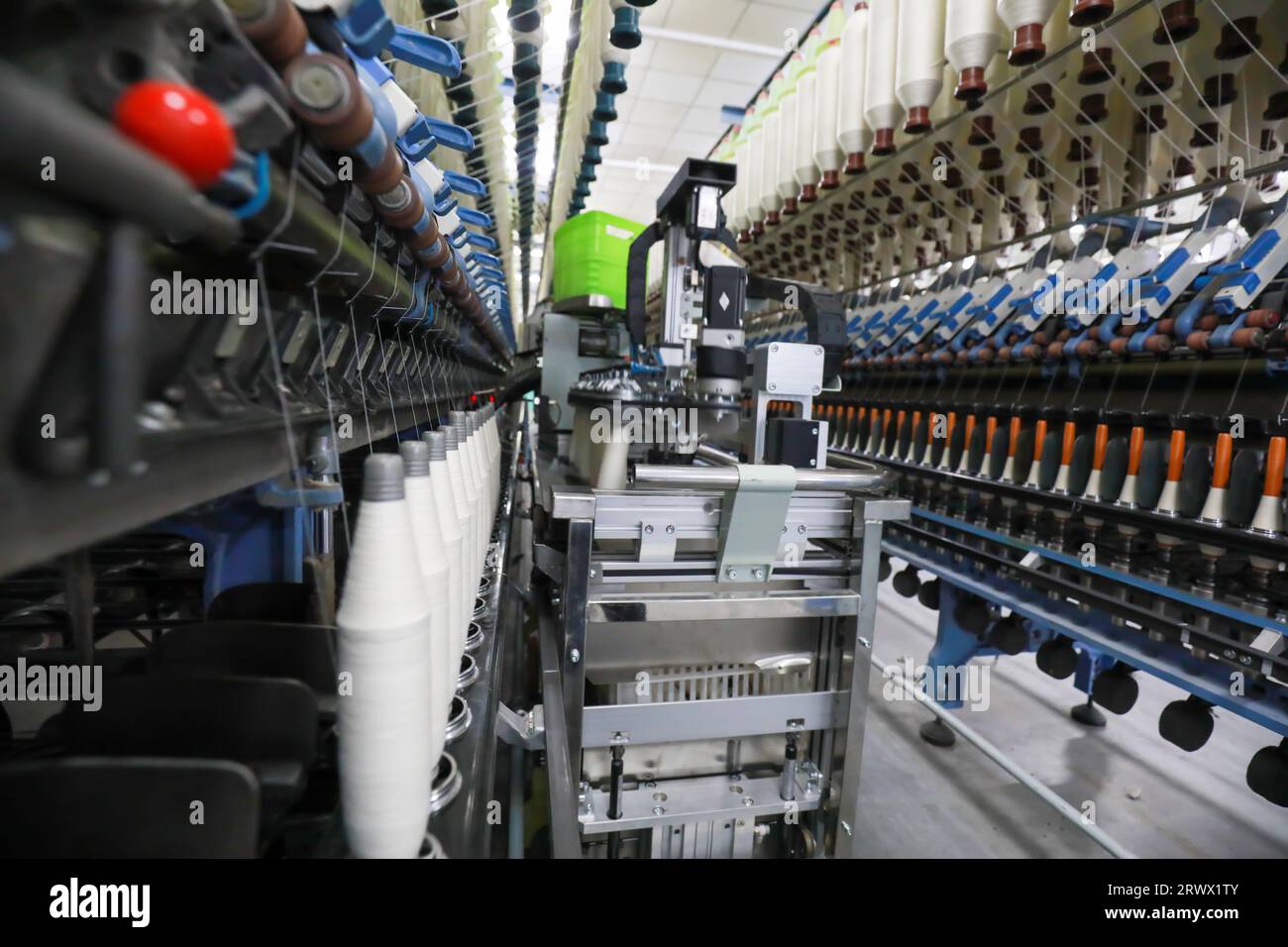 The automatic doffing robot is performing doffing operations in a ...