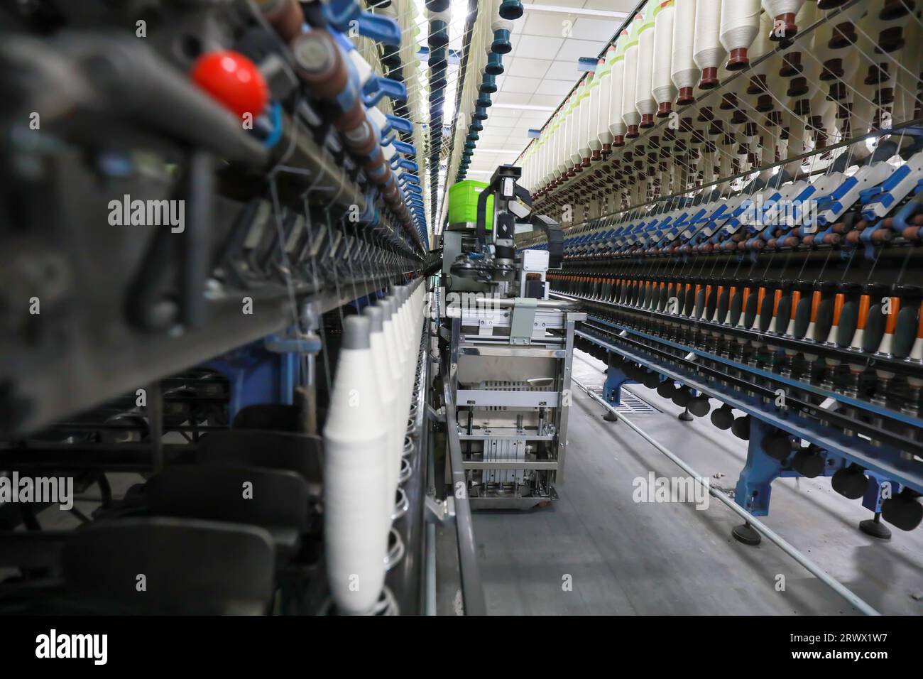 The automatic doffing robot is performing doffing operations in a ...