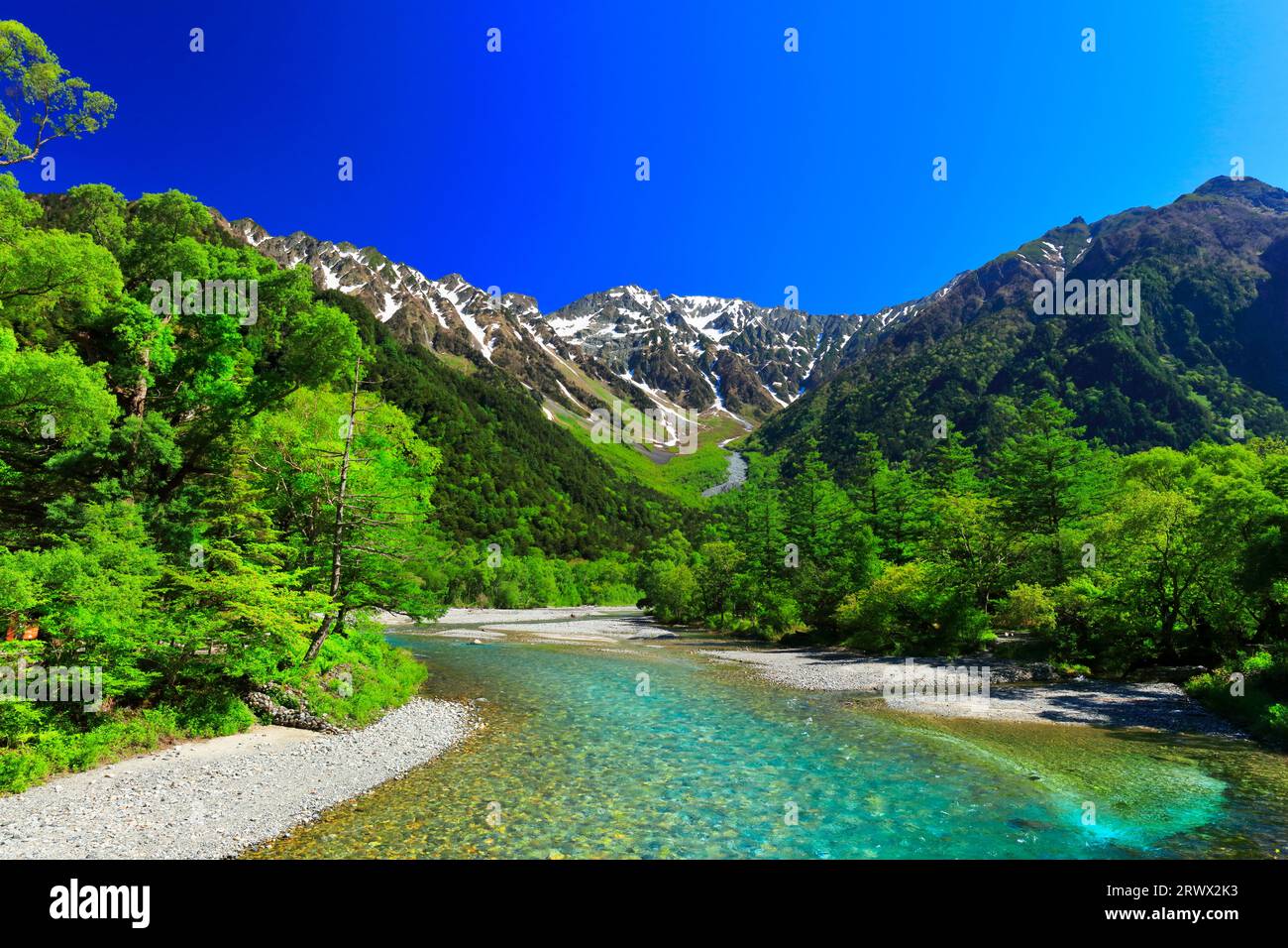 Clear Azusa River clear stream and snow-capped Hotaka mountain range ...