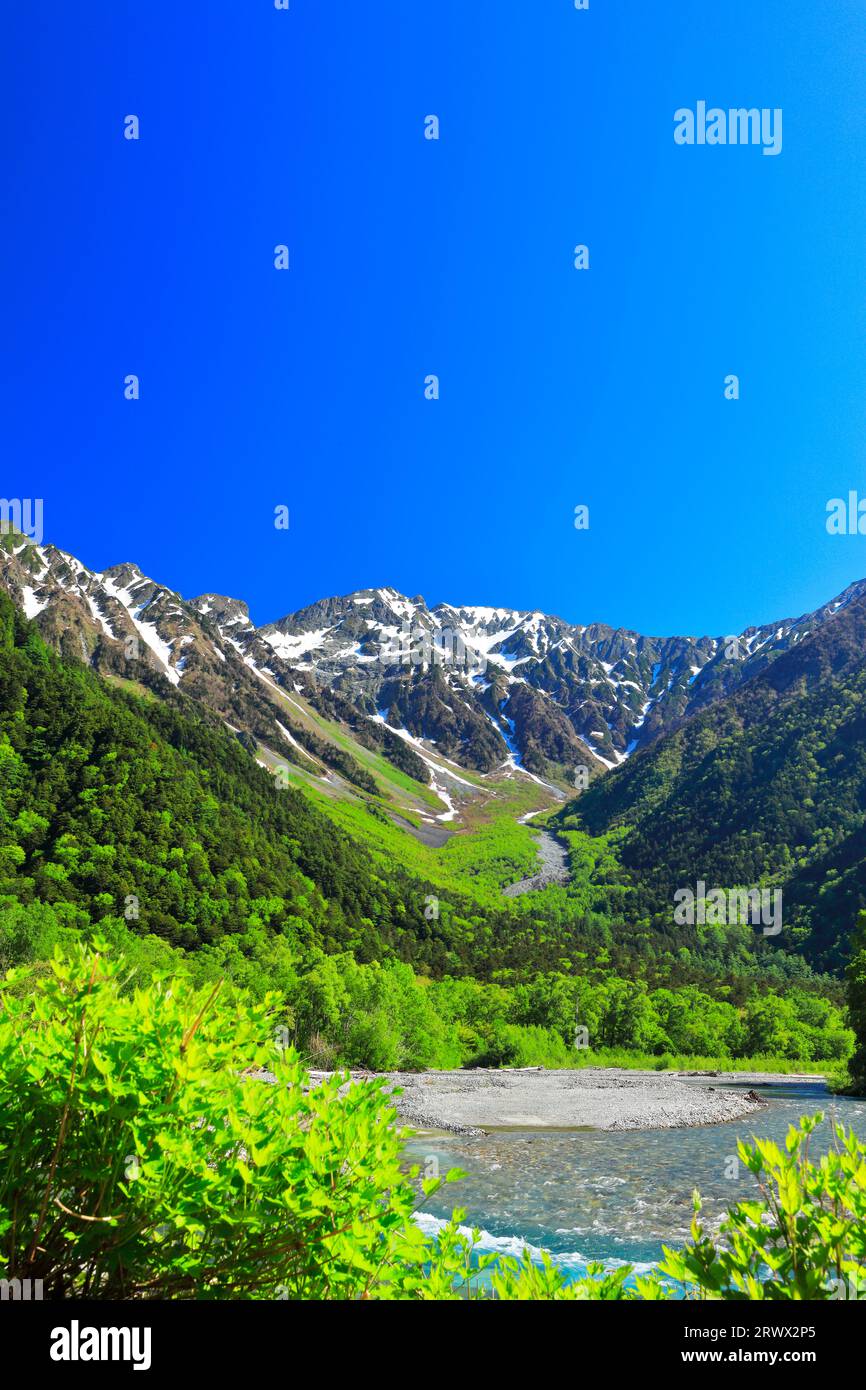 Clear clear Azusa River and snow-capped Hotaka mountain peaks in ...