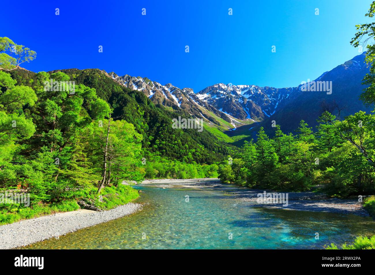 Clear clear Azusa River and snow-capped Hotaka mountain peaks in ...