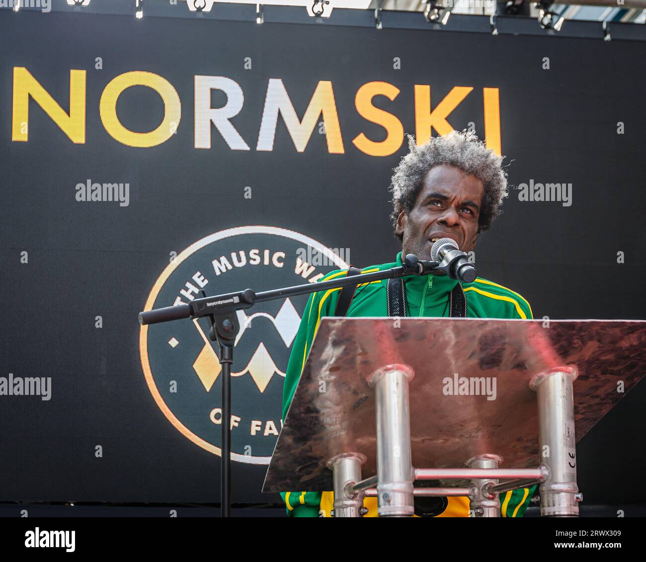 Man with the golden shutter hi-res stock photography and images - Alamy