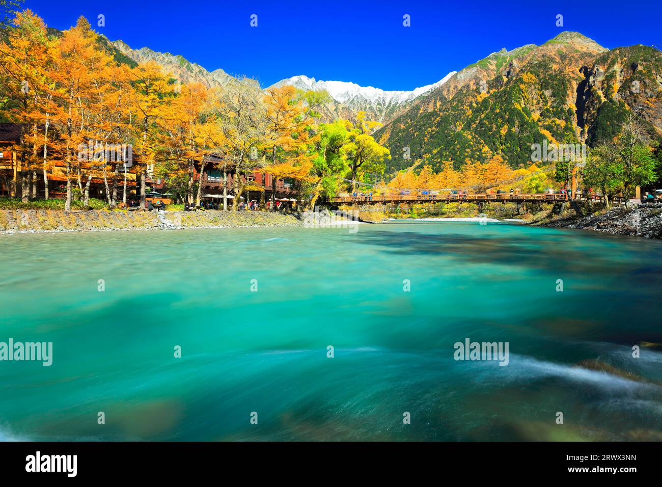 Clear clear Azusa River, Kappa-bashi Bridge, and autumn leaves on the ...
