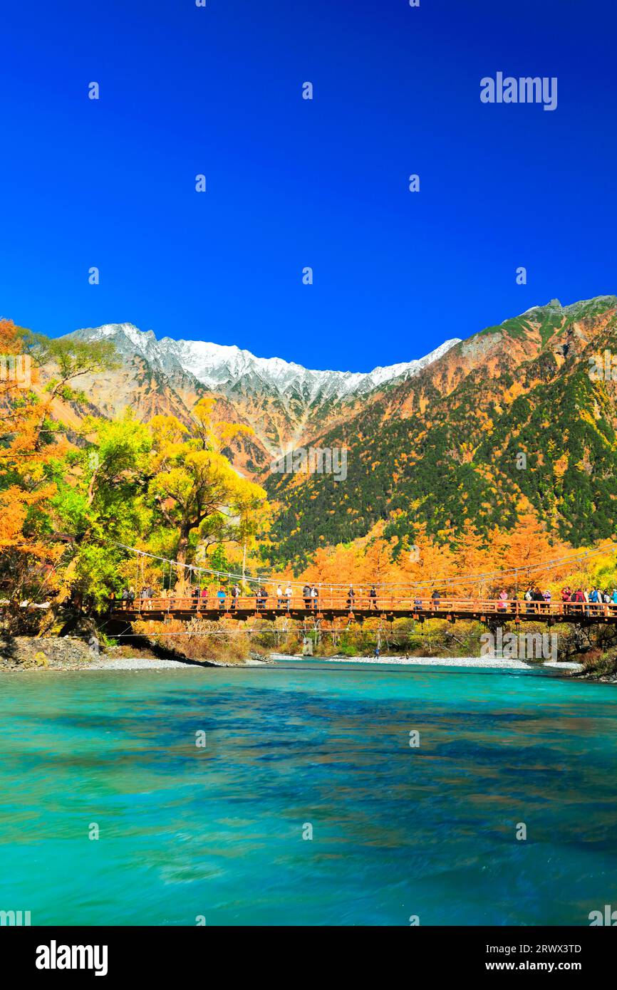 Clear clear Azusa River, Kappa-bashi Bridge, and autumn leaves on the ...