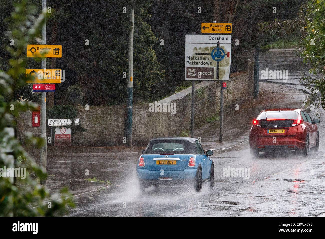 Chippenham, Wiltshire, UK, 21st Sep, 2023. Drivers are pictured braving ...