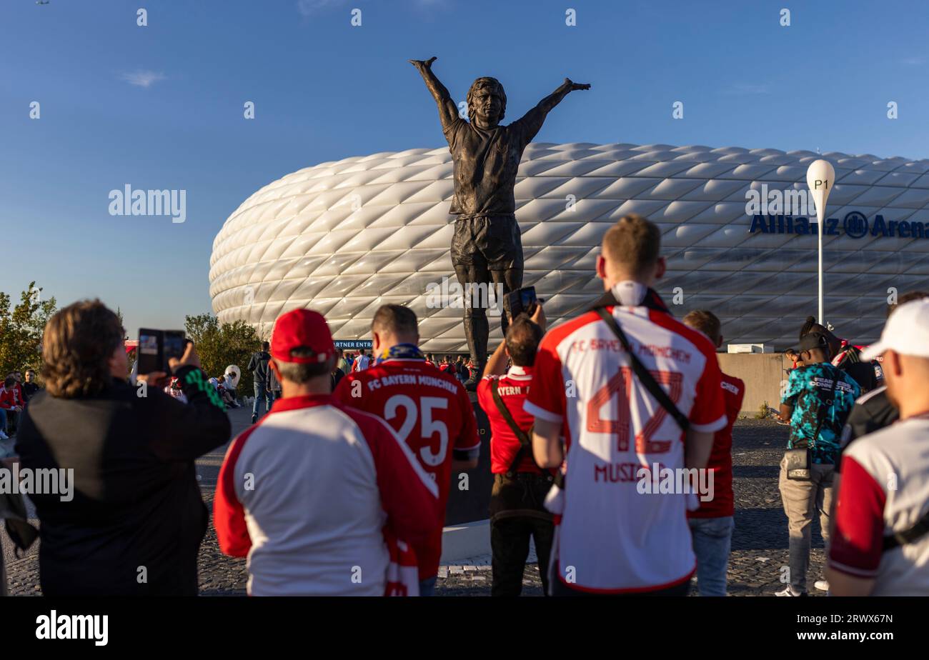Gerd muller bayern munich hi-res stock photography and images - Alamy