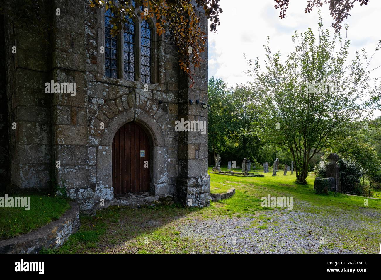 DODDISCOMBSLEIGH ST.MICHAELS CHURCH DEVON DARTMOOR Stock Photo - Alamy