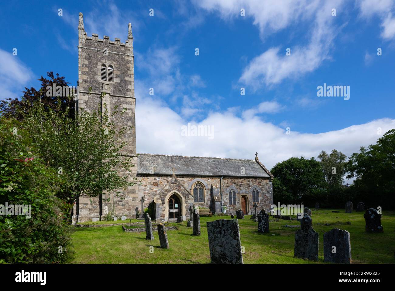DODDISCOMBSLEIGH ST.MICHAELS CHURCH DEVON DARTMOOR Stock Photo - Alamy