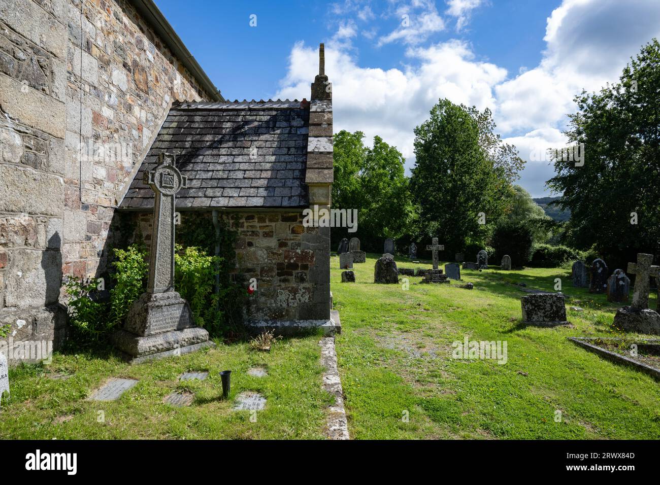 DODDISCOMBSLEIGH ST.MICHAELS CHURCH DEVON DARTMOOR Stock Photo - Alamy